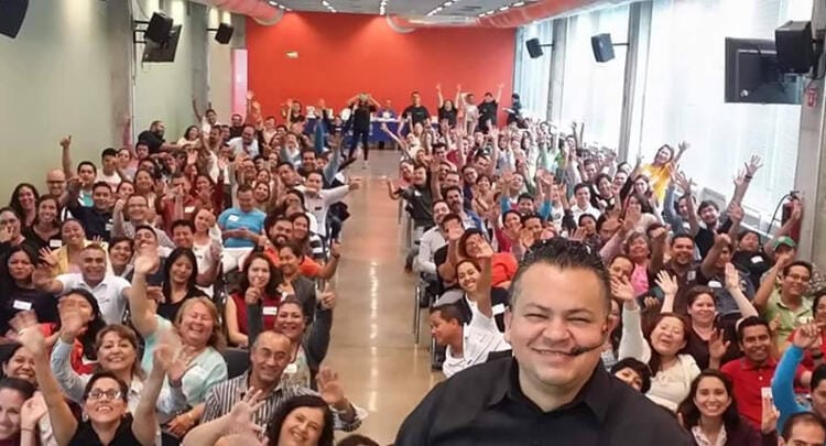 CASO DE ÉXITO: De cerillo a referente de la educación financiera: la ...